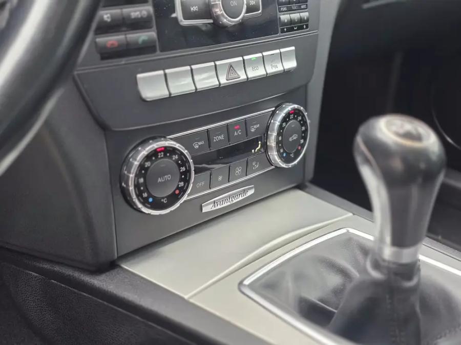Pelēks Mercedes-Benz C 200 2013 Rīga, ar dzinēja tilpumu 2.20 L un nobraukumu 238 tūkst. km par 5550 €, foto 37 vietnē AUTOMOTO.COM.LV