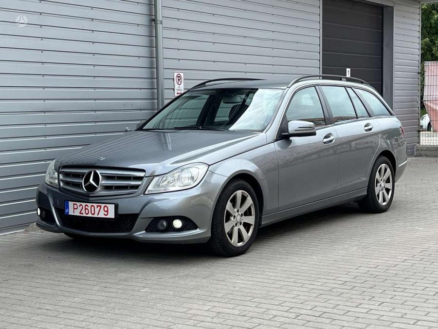 Pelēks Mercedes-Benz C 200 2013 Klaipėda, ar dzinēja tilpumu 2.14 L un nobraukumu 400 tūkst. km par 3450 €, foto 1 vietnē AUTOMOTO.COM.LV