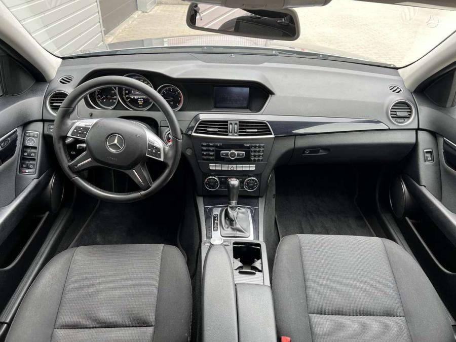 Pelēks Mercedes-Benz C 200 2013 Klaipėda, ar dzinēja tilpumu 2.14 L un nobraukumu 400 tūkst. km par 3450 €, foto 12 vietnē AUTOMOTO.COM.LV