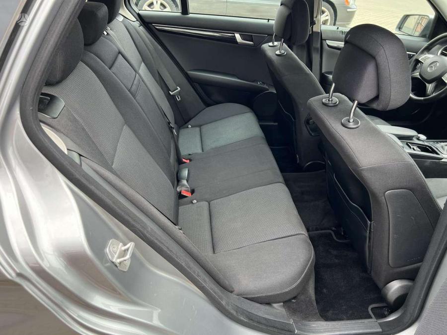 Pelēks Mercedes-Benz C 200 2013 Klaipėda, ar dzinēja tilpumu 2.14 L un nobraukumu 400 tūkst. km par 3450 €, foto 16 vietnē AUTOMOTO.COM.LV