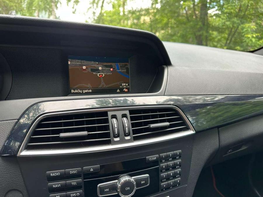 Pelēks Mercedes-Benz C 200 2013 Viļņa, ar dzinēja tilpumu 2.14 L un nobraukumu 214 tūkst. km par 7900 €, foto 23 vietnē AUTOMOTO.COM.LV