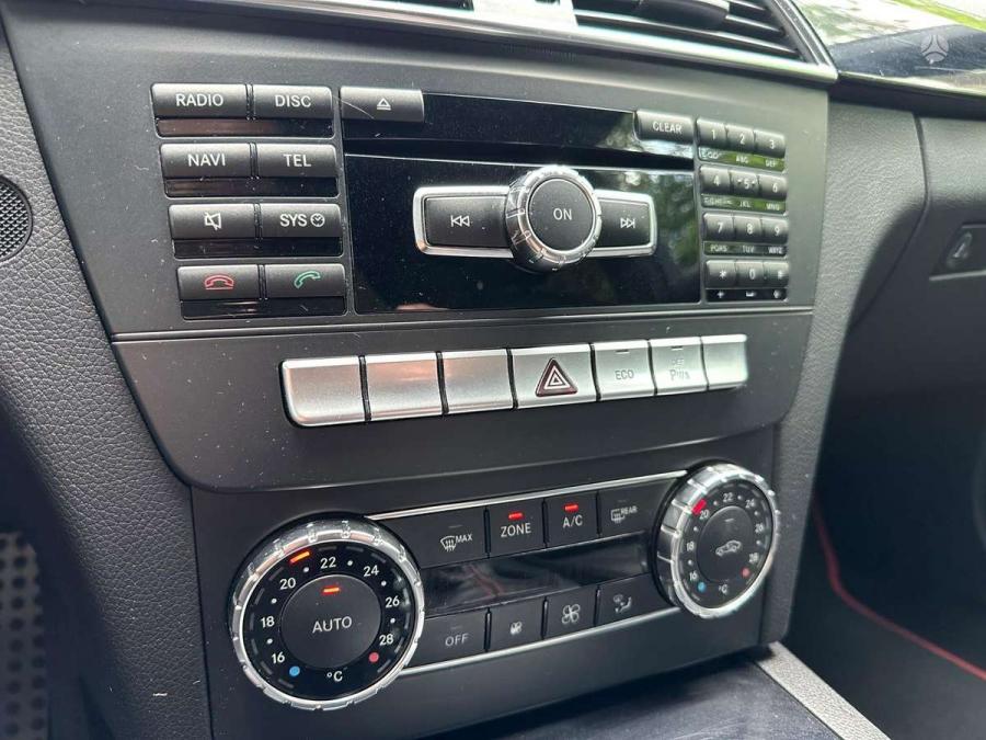 Pelēks Mercedes-Benz C 200 2013 Viļņa, ar dzinēja tilpumu 2.14 L un nobraukumu 214 tūkst. km par 7900 €, foto 24 vietnē AUTOMOTO.COM.LV