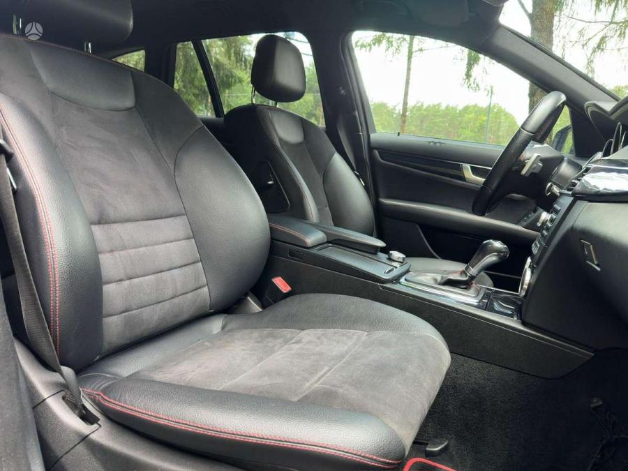Pelēks Mercedes-Benz C 200 2013 Viļņa, ar dzinēja tilpumu 2.14 L un nobraukumu 214 tūkst. km par 7900 €, foto 28 vietnē AUTOMOTO.COM.LV