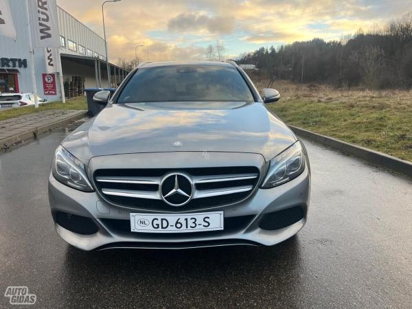Grey Mercedes-Benz C 200 2015 in Vilnius, with an engine capacity of 2.00 L and mileage of 260 thousand km for 12800 €, photo 3 on AUTOMOTO.COM.LV
