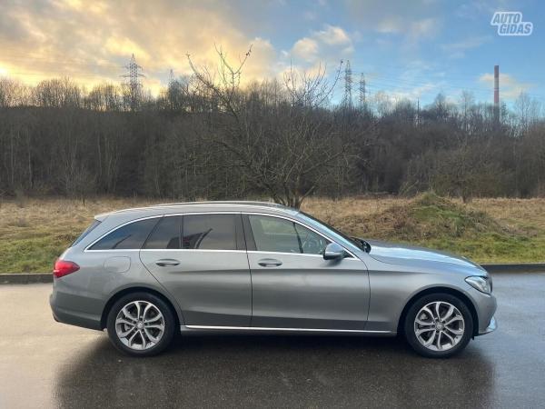 Grey Mercedes-Benz C 200 2015 in Vilnius, with an engine capacity of 2.00 L and mileage of 260 thousand km for 12800 €, photo 5 on AUTOMOTO.COM.LV