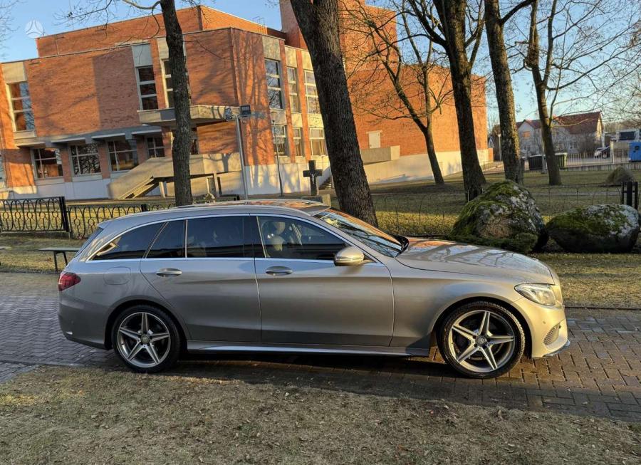 Grey Mercedes-Benz C 200 2015 in Siauliai, with an engine capacity of 1.60 L and mileage of 282 thousand km for 11900 €, photo 4 on AUTOMOTO.COM.LV