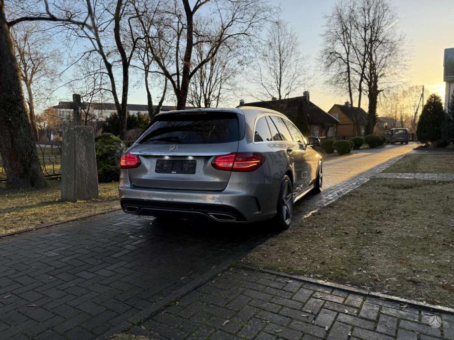 Grey Mercedes-Benz C 200 2015 in Siauliai, with an engine capacity of 1.60 L and mileage of 282 thousand km for 11900 €, photo 23 on AUTOMOTO.COM.LV
