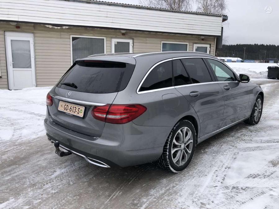 Pelēks Mercedes-Benz C 200 2015 Viļņa, ar dzinēja tilpumu 2.00 L un nobraukumu 260 tūkst. km par 12700 €, foto 5 vietnē AUTOMOTO.COM.LV
