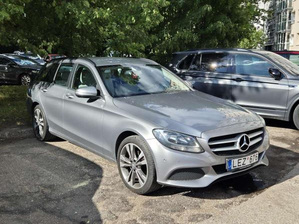 Grey Mercedes-Benz C 200 2015 in Vilnius, with an engine capacity of 1.60 L and mileage of 238 thousand km for 9500 €, photo 3 on AUTOMOTO.COM.LV