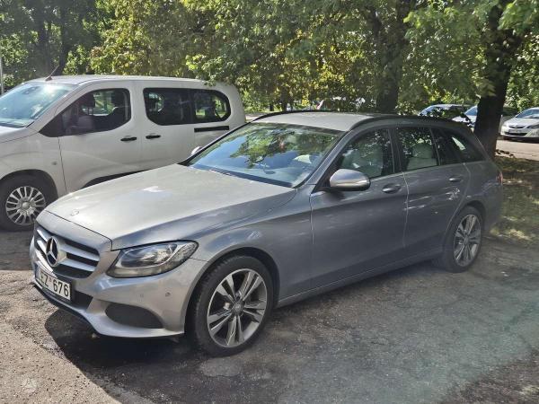 Grey Mercedes-Benz C 200 2015 in Vilnius, with an engine capacity of 1.60 L and mileage of 238 thousand km for 9500 €, photo 4 on AUTOMOTO.COM.LV