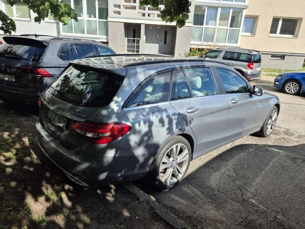 Grey Mercedes-Benz C 200 2015 in Vilnius, with an engine capacity of 1.60 L and mileage of 238 thousand km for 9500 €, photo 7 on AUTOMOTO.COM.LV