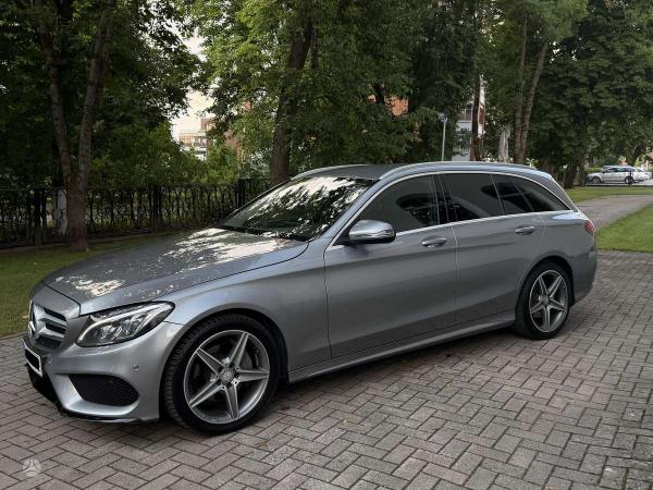 Grey Mercedes-Benz C 200 2015 in Siauliai, with an engine capacity of 1.60 L and mileage of 291 thousand km for 10300 €, photo 4 on AUTOMOTO.COM.LV