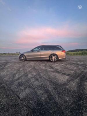 Grey Mercedes-Benz C 200 2016 in Kaunas, with an engine capacity of 2.00 L and mileage of 290 thousand km for 11500 €, photo 3 on AUTOMOTO.COM.LV
