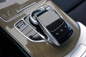 Pelēks Mercedes-Benz C 200 2016 Rīga, ar dzinēja tilpumu 2.00 L un nobraukumu 225 tūkst. km par 8000 €, foto 24 vietnē AUTOMOTO.COM.LV