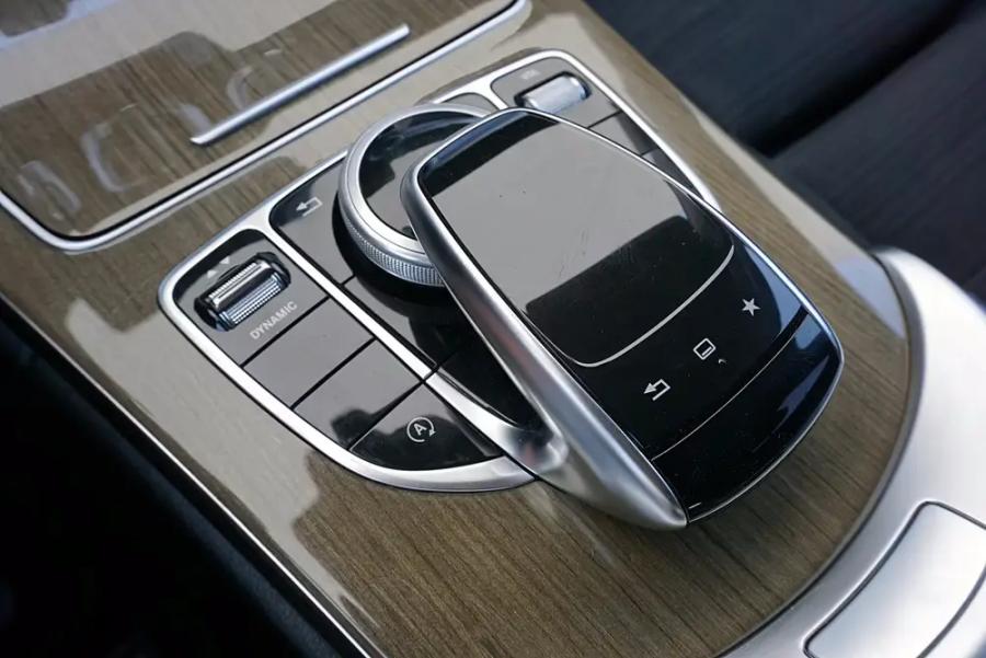 Pelēks Mercedes-Benz C 200 2016 Rīga, ar dzinēja tilpumu 2.00 L un nobraukumu 225 tūkst. km par 8000 €, foto 24 vietnē AUTOMOTO.COM.LV