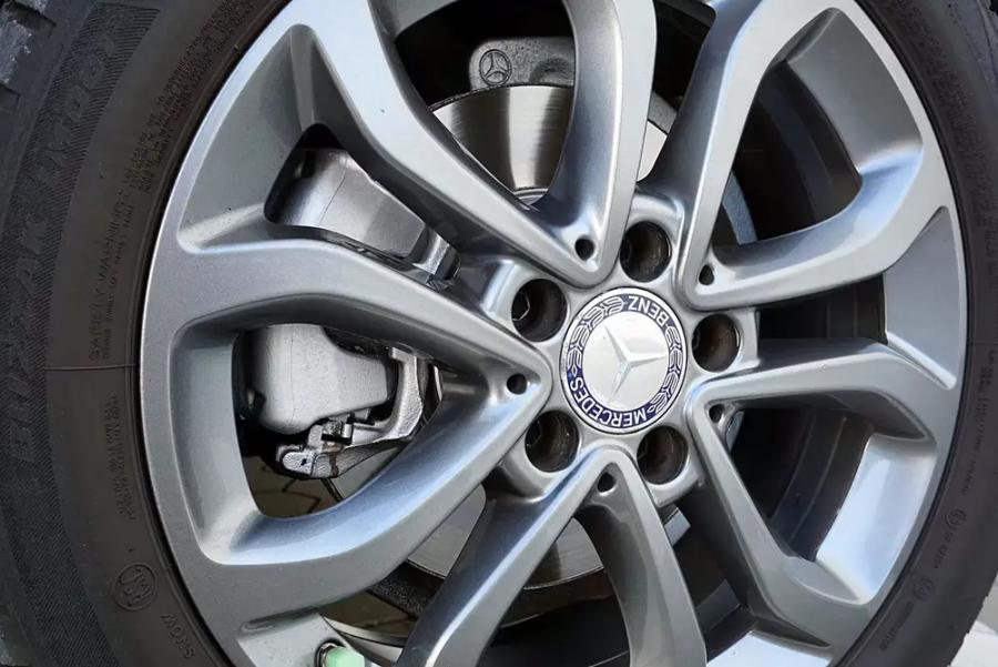 Pelēks Mercedes-Benz C 200 2016 Rīga, ar dzinēja tilpumu 2.00 L un nobraukumu 225 tūkst. km par 8000 €, foto 28 vietnē AUTOMOTO.COM.LV
