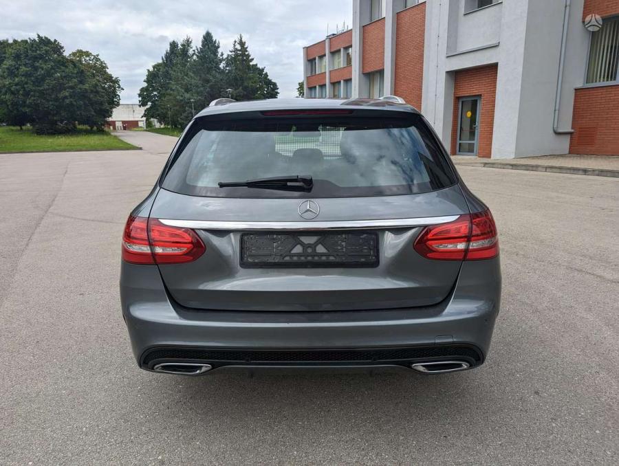 Grey Mercedes-Benz C 200 2017 in Alytus, with an engine capacity of 2.14 L and mileage of 289 thousand km for 11350 €, photo 5 on AUTOMOTO.COM.LV
