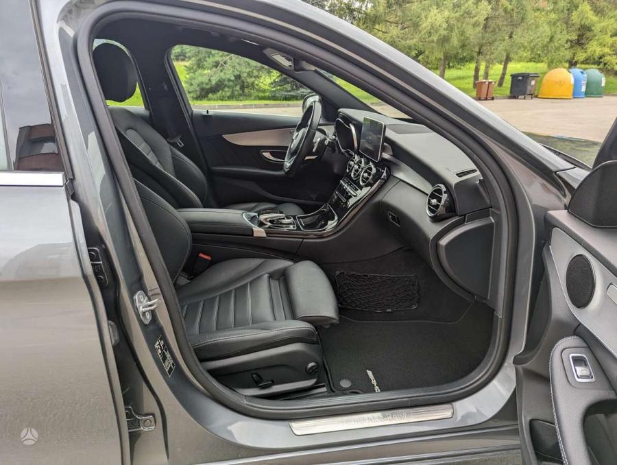 Grey Mercedes-Benz C 200 2017 in Alytus, with an engine capacity of 2.14 L and mileage of 289 thousand km for 11350 €, photo 12 on AUTOMOTO.COM.LV