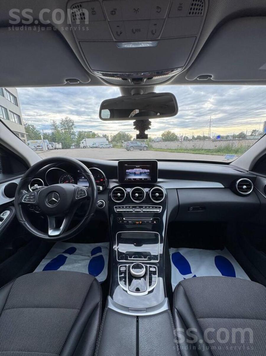 Grey Mercedes-Benz C 200 2017 in Riga, with an engine capacity of 2.20 L and mileage of 154 thousand km for 11900 €, photo 3 on AUTOMOTO.COM.LV