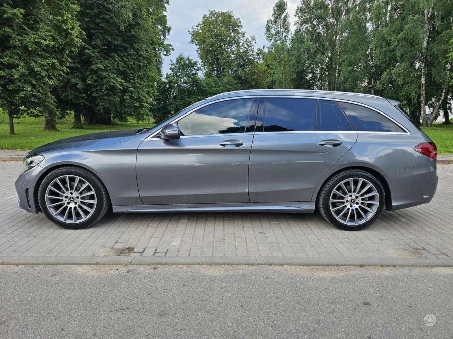 Grey Mercedes-Benz C 200 2019 in Taurage, with an engine capacity of 1.95 L and mileage of 205 thousand km for 14100 €, photo 4 on AUTOMOTO.COM.LV