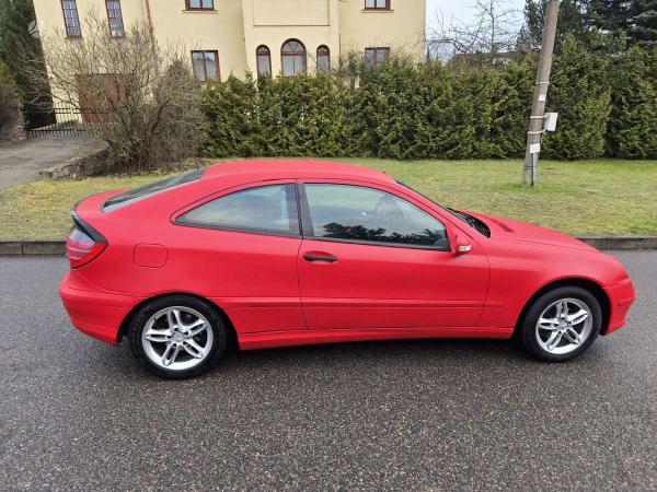 Red Mercedes-Benz C 200 2003 in Vilnius, with an engine capacity of 1.99 L and mileage of 186 thousand km for 1999 €, photo 7 on AUTOMOTO.COM.LV