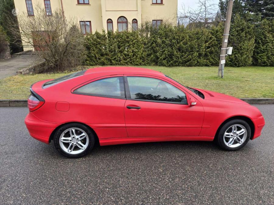 Red Mercedes-Benz C 200 2003 in Vilnius, with an engine capacity of 1.99 L and mileage of 186 thousand km for 1999 €, photo 7 on AUTOMOTO.COM.LV