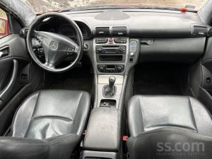 Красный Мерседес Ц 200 2001 в Кулдига, объемом двигателя 2.00 л и пробегом 249 тыс. км за 350 €, фото 6 на AUTOMOTO.COM.LV