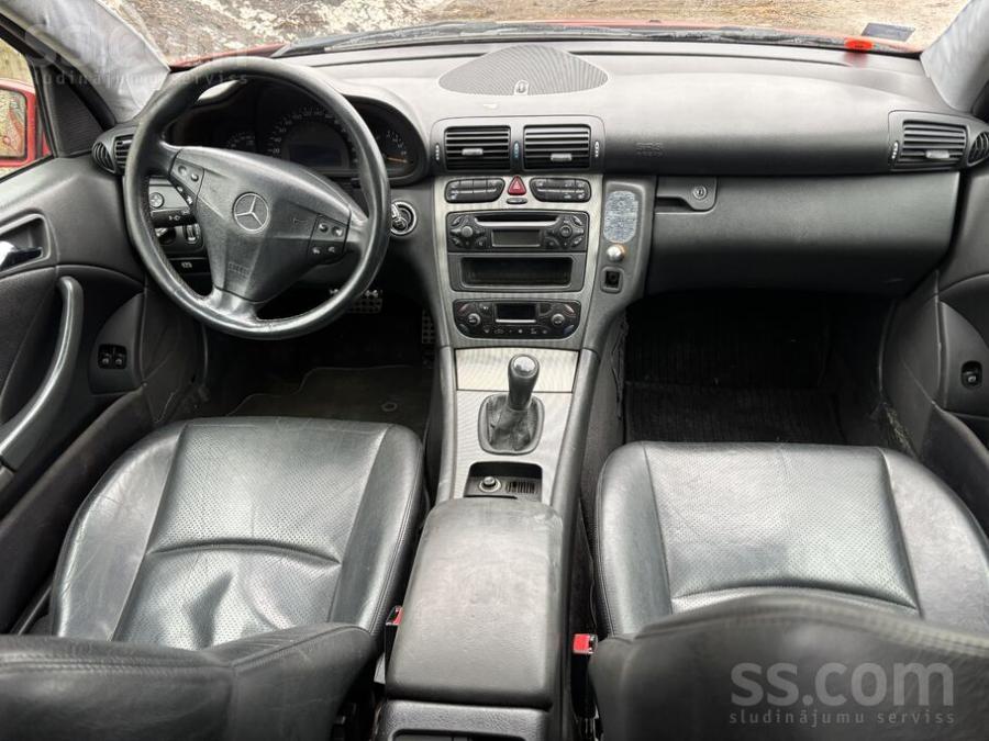 Красный Мерседес Ц 200 2001 в Кулдига, объемом двигателя 2.00 л и пробегом 249 тыс. км за 350 €, фото 6 на AUTOMOTO.COM.LV