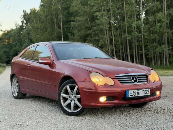 Red Mercedes-Benz C 200 2001 in Vilnius, with an engine capacity of 2.00 L and mileage of 289 thousand km for 1650 €, photo 1 on AUTOMOTO.COM.LV