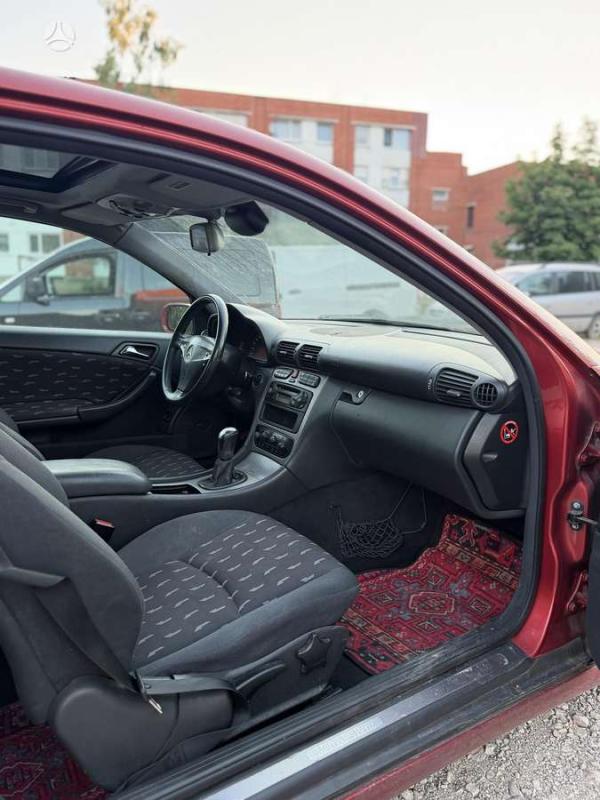 Red Mercedes-Benz C 200 2001 in Vilnius, with an engine capacity of 2.00 L and mileage of 289 thousand km for 1650 €, photo 7 on AUTOMOTO.COM.LV
