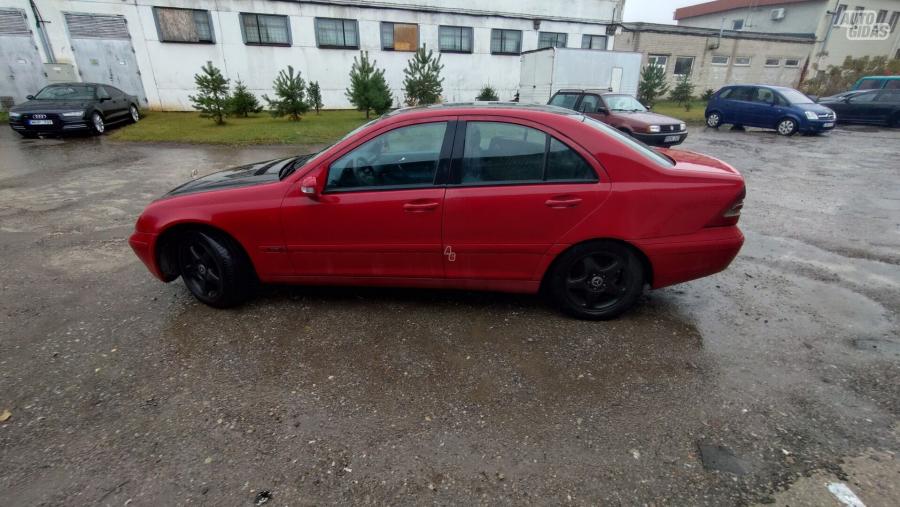 Red Mercedes-Benz C 200 2001 in Panevezys, with an engine capacity of 2.20 L and mileage of 360 thousand km for 900 €, photo 1 on AUTOMOTO.COM.LV