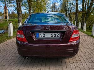 Red Mercedes-Benz C 200 2007 in Ogre, with an engine capacity of 2.20 L and mileage of 289 thousand km for 6000 €, photo 6 on AUTOMOTO.COM.LV