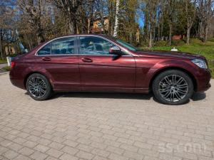 Red Mercedes-Benz C 200 2007 in Ogre, with an engine capacity of 2.20 L and mileage of 289 thousand km for 6000 €, photo 14 on AUTOMOTO.COM.LV