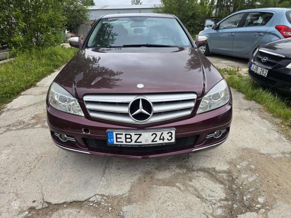Red Mercedes-Benz C 200 2008 in Vilnius, with an engine capacity of 1.80 L and mileage of 163 thousand km for 1700 €, photo 2 on AUTOMOTO.COM.LV