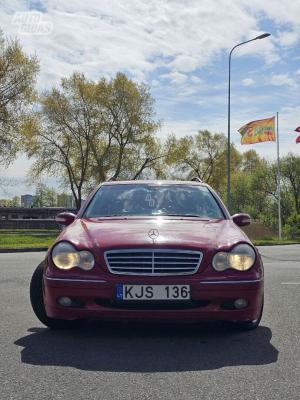 Sarkans Mercedes-Benz C 200 2001 Klaipėda, ar dzinēja tilpumu 1.80 L un nobraukumu 376 tūkst. km par 1200 €, foto 2 vietnē AUTOMOTO.COM.LV