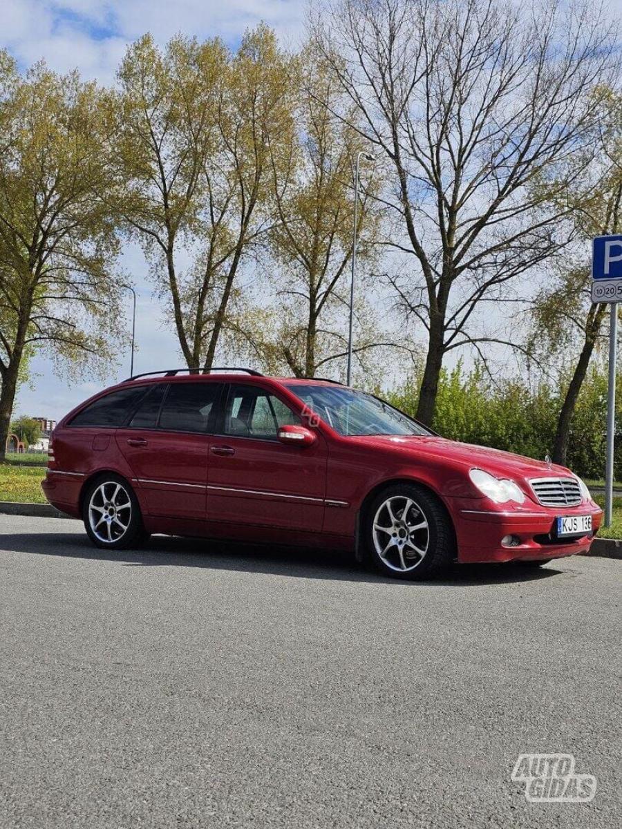 Sarkans Mercedes-Benz C 200 2001 Klaipėda, ar dzinēja tilpumu 1.80 L un nobraukumu 376 tūkst. km par 1200 €, foto 3 vietnē AUTOMOTO.COM.LV