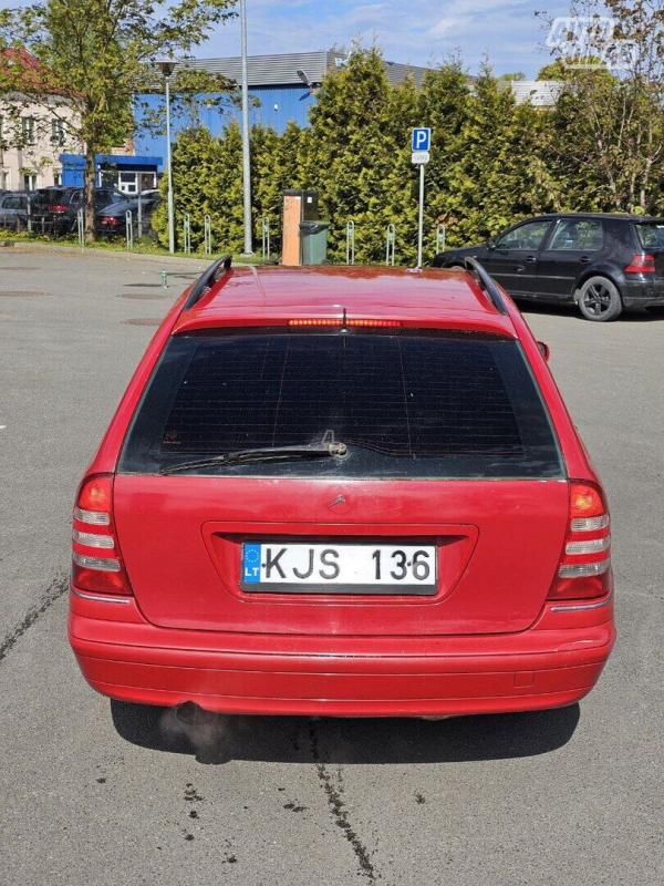 Sarkans Mercedes-Benz C 200 2001 Klaipėda, ar dzinēja tilpumu 1.80 L un nobraukumu 376 tūkst. km par 1200 €, foto 4 vietnē AUTOMOTO.COM.LV