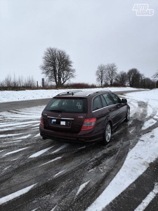 Red Mercedes-Benz C 200 2008 in Sakiai, with an engine capacity of 2.10 L and mileage of 436 thousand km for 3600 €, photo 4 on AUTOMOTO.COM.LV