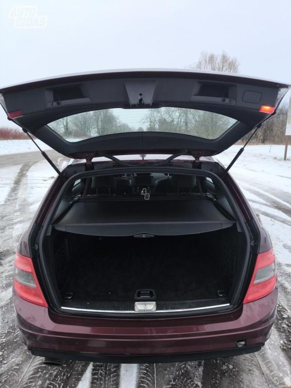 Red Mercedes-Benz C 200 2008 in Sakiai, with an engine capacity of 2.10 L and mileage of 436 thousand km for 3600 €, photo 5 on AUTOMOTO.COM.LV