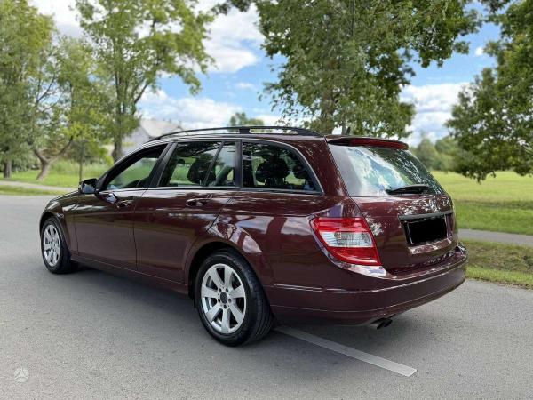 Sarkans Mercedes-Benz C 200 2009 Kauņa, ar dzinēja tilpumu 2.15 L un nobraukumu 270 tūkst. km par 3999 €, foto 3 vietnē AUTOMOTO.COM.LV