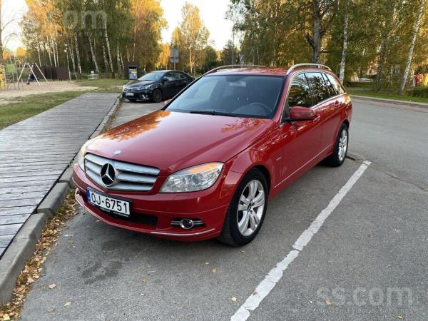 Mercedes-Benz C 200 2009 in Riga on AUTOMOTO.COM.LV Red Mercedes-Benz C 200 2009 in Riga, with an engine capacity of 2.20 L and mileage of 359 thousand km for 3100 €, photo 4 on AUTOMOTO.COM.LV