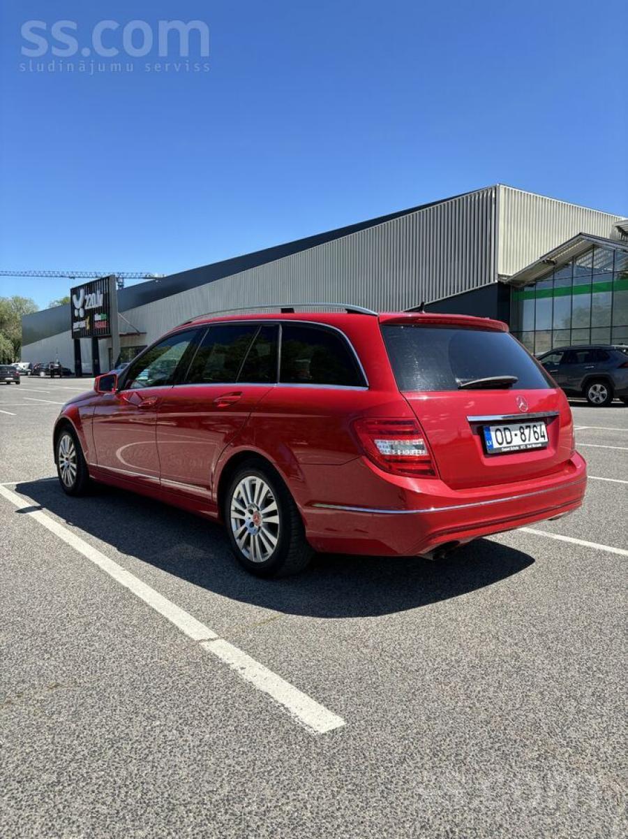 Red Mercedes-Benz C 200 2013 in Riga, with an engine capacity of 2.20 L and mileage of 249 thousand km for 6110 €, photo 3 on AUTOMOTO.COM.LV