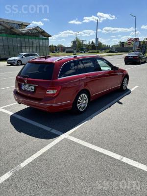 Red Mercedes-Benz C 200 2013 in Riga, with an engine capacity of 2.20 L and mileage of 249 thousand km for 6110 €, photo 4 on AUTOMOTO.COM.LV