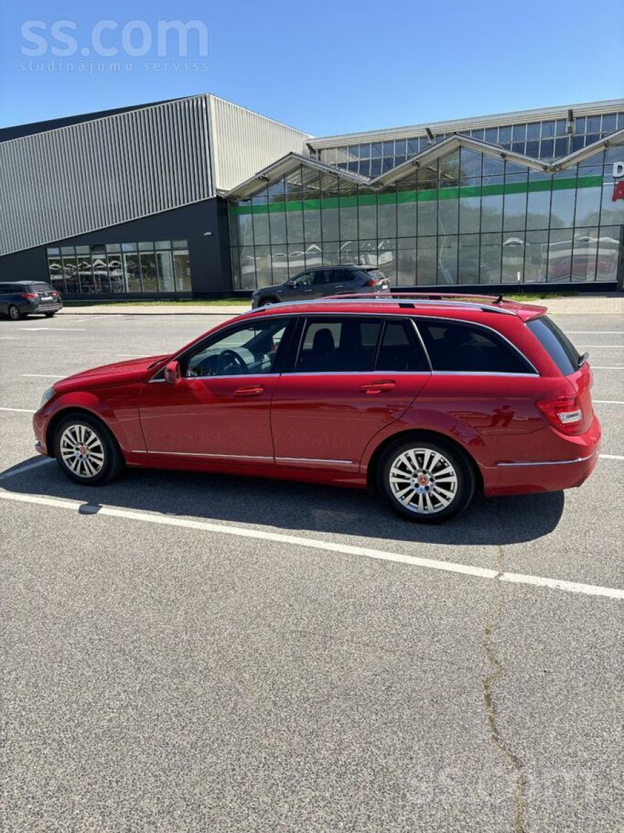 Red Mercedes-Benz C 200 2013 in Riga, with an engine capacity of 2.20 L and mileage of 251 thousand km for 6200 €, photo 9 on AUTOMOTO.COM.LV