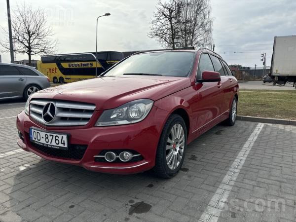 Красный Мерседес Ц 200 2013 в Рига, объемом двигателя 2.20 л и пробегом 255 тыс. км за 6200 €, фото 1 на AUTOMOTO.COM.LV