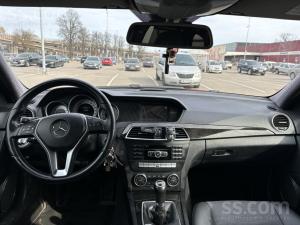 Sarkans Mercedes-Benz C 200 2013 Rīga, ar dzinēja tilpumu 2.20 L un nobraukumu 255 tūkst. km par 6200 €, foto 14 vietnē AUTOMOTO.COM.LV