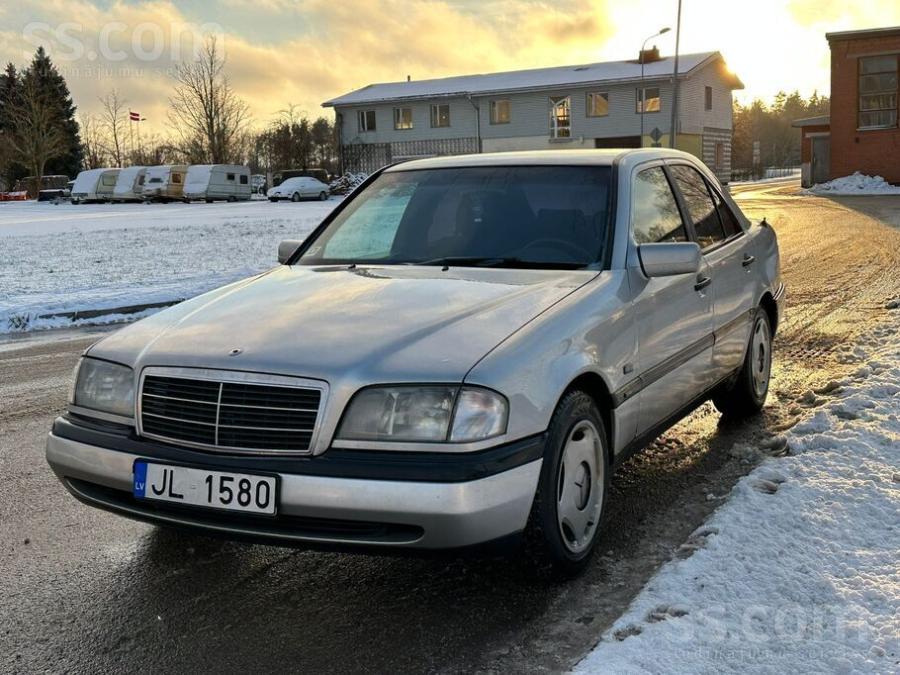 Mercedes-Benz C 200 1996 in Riga, with an engine capacity of 2.00 L and mileage of 245 thousand km for 1950 €, photo 1 on AUTOMOTO.COM.LV