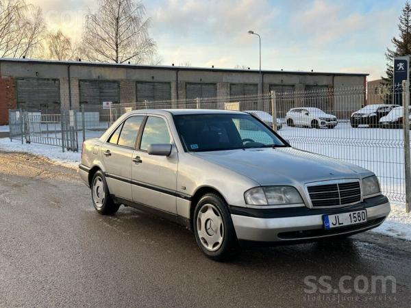 Mercedes-Benz C 200 1996 Rīga, ar dzinēja tilpumu 2.00 L un nobraukumu 245 tūkst. km par 1950 €, foto 3 vietnē AUTOMOTO.COM.LV