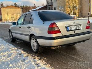Mercedes-Benz C 200 1996 in Riga, with an engine capacity of 2.00 L and mileage of 245 thousand km for 1950 €, photo 4 on AUTOMOTO.COM.LV
