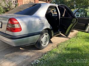 Mercedes-Benz C 200 1996 in Riga, with an engine capacity of 2.00 L and mileage of 245 thousand km for 1950 €, photo 6 on AUTOMOTO.COM.LV